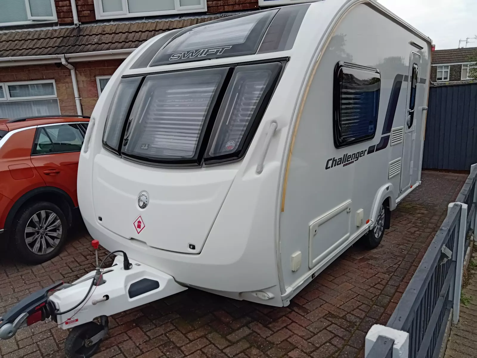 SWIFT Challenger Hi-Style 382 Touring Caravan for sale